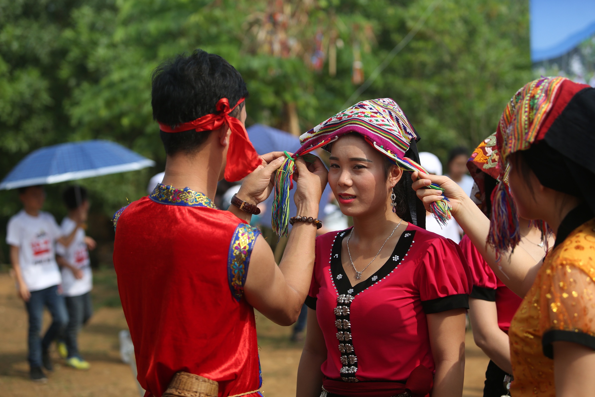 The Piêu, scarf of love of the black Thai women - Travel agency in Vietnam